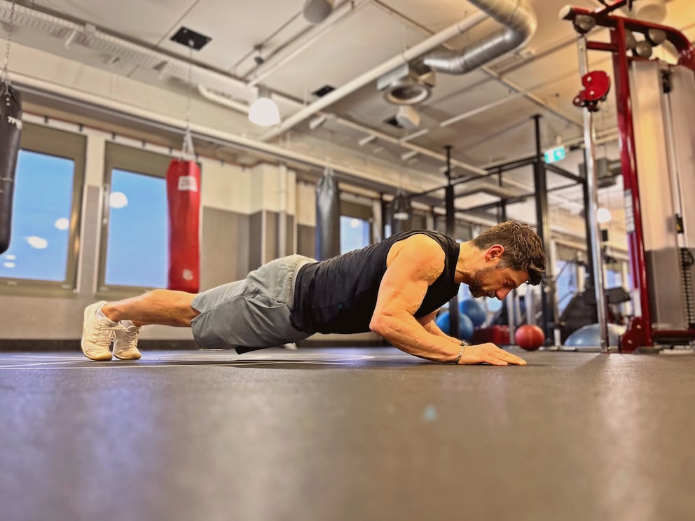 Sphinx Push-up: A Bodyweight Exercise for Strong Triceps