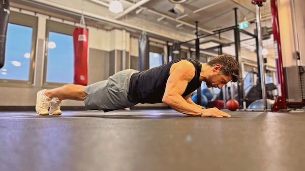 Sphinx Push-up: A Bodyweight Exercise for Strong Triceps
