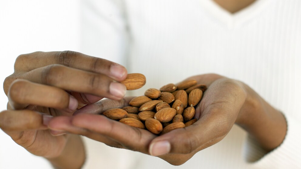 Meta-Analysis Shows Why Eating Almonds Daily Makes Sense - FITBOOK