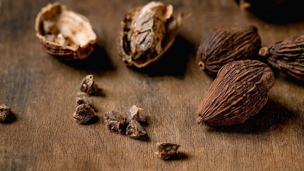 What Happens if I Eat Cardamom Every Day?