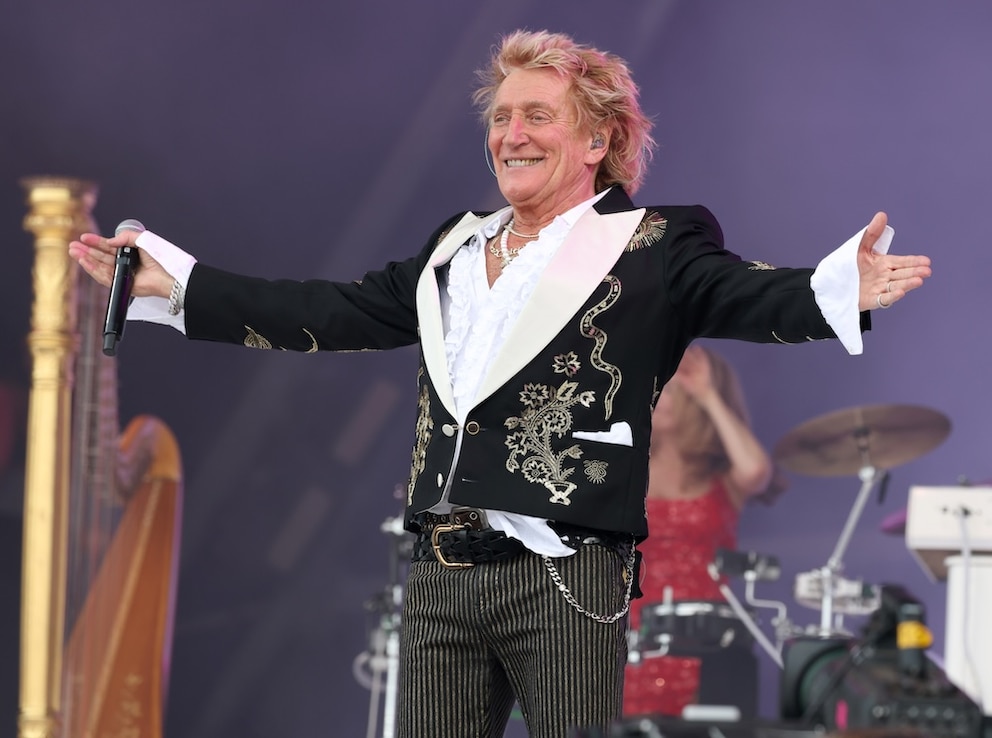 World Record Attempt at 81! Rod Stewart's Intense Training