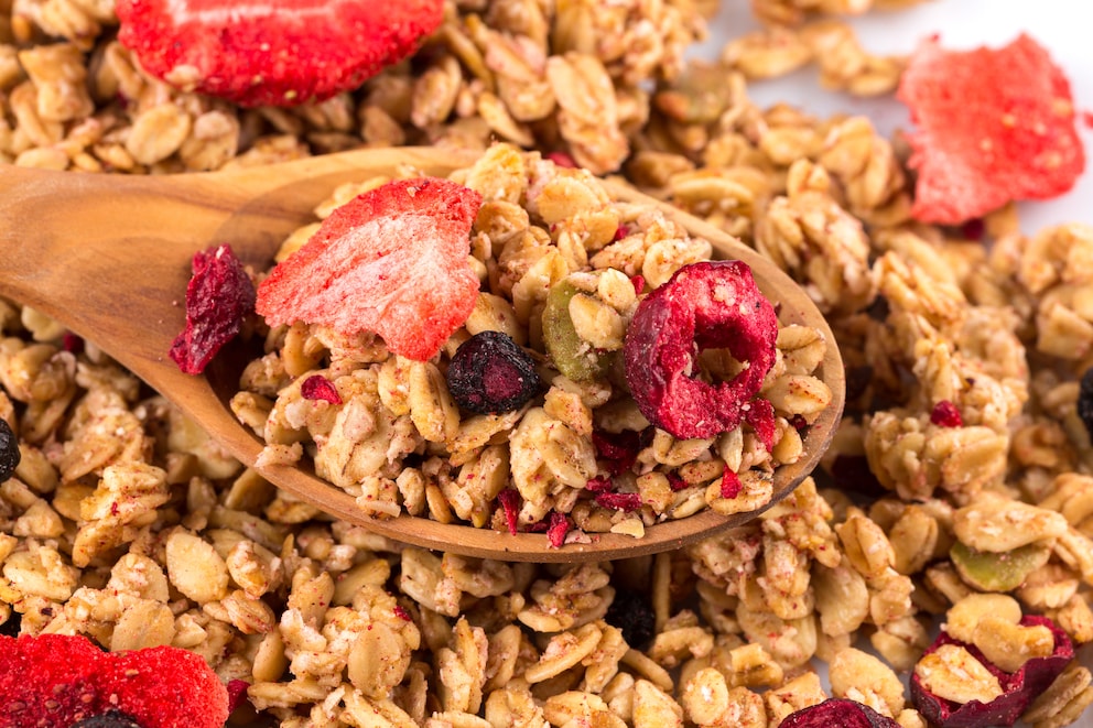 How Healthy Is Muesli for Breakfast Really? - FITBOOK