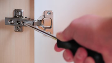 Adjust a Hinge Correctly: Simple Instructions