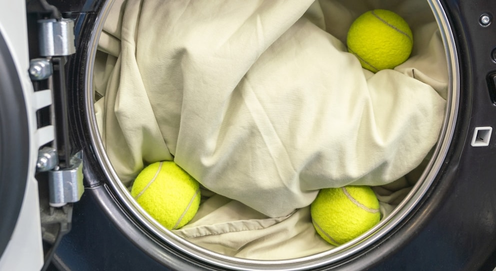Putting tennis balls in the washing machine? Expert clarifies - myHOMEBOOK