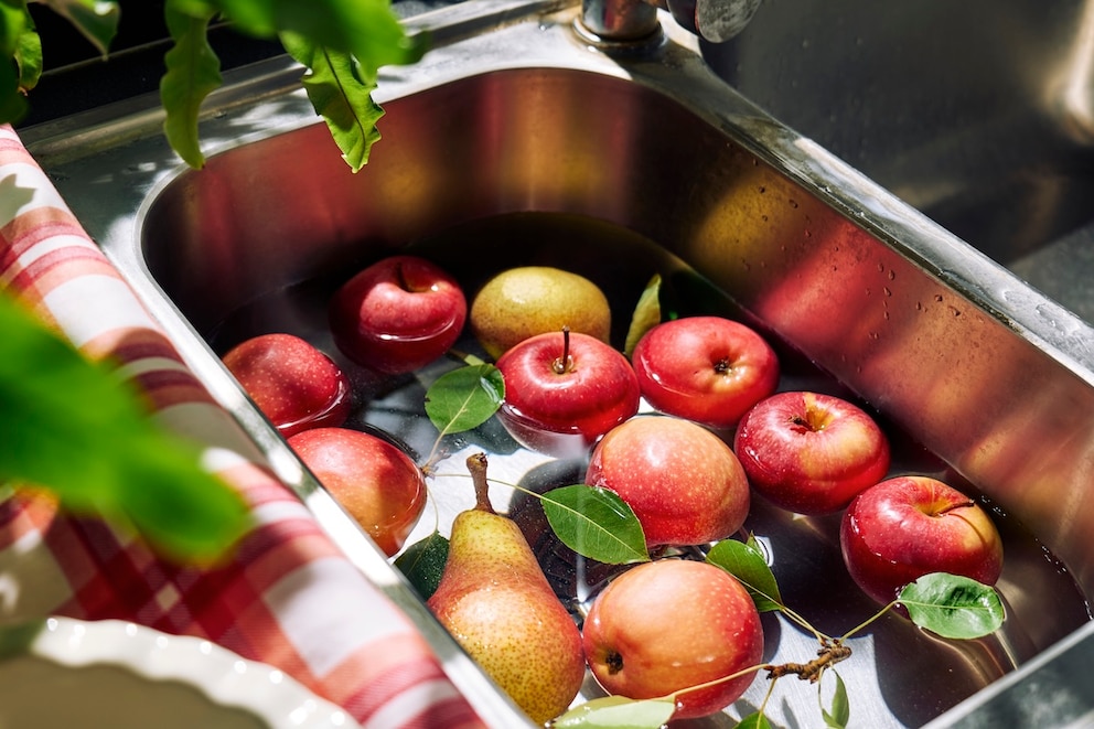 Are Apples Really More Durable When Washed with Hot Water?