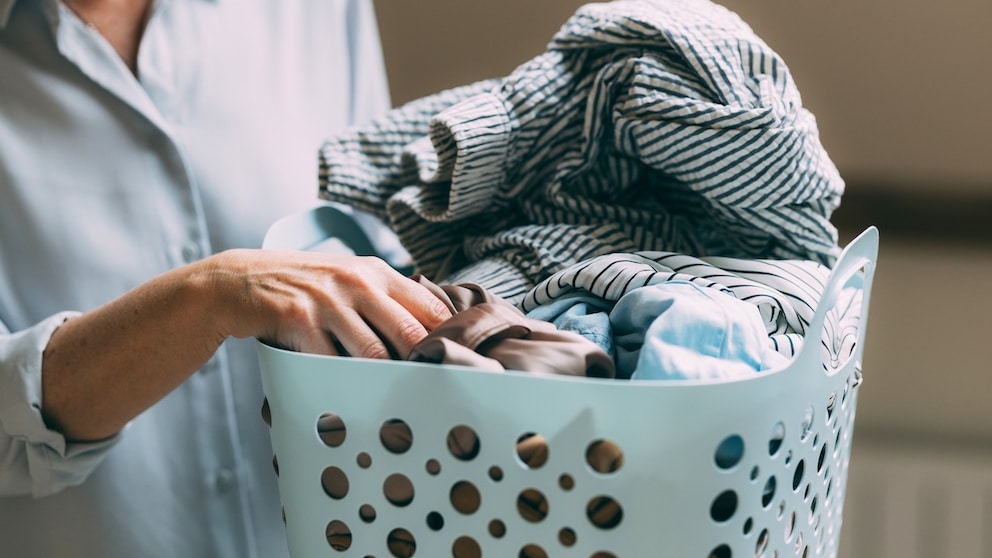 Why You Should Always Wash Clothes Inside Out - myHOMEBOOK