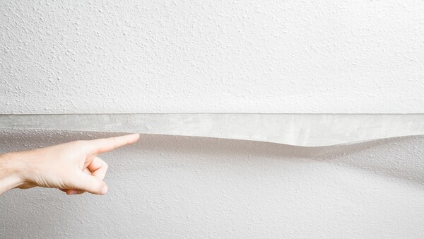 When Wallpaper Peels: Common Mistakes Behind the Problem