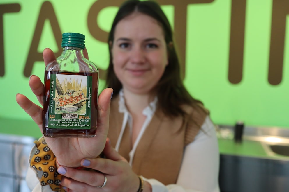 How Castoreum Tastes: Liqueur Tested - TRAVELBOOK