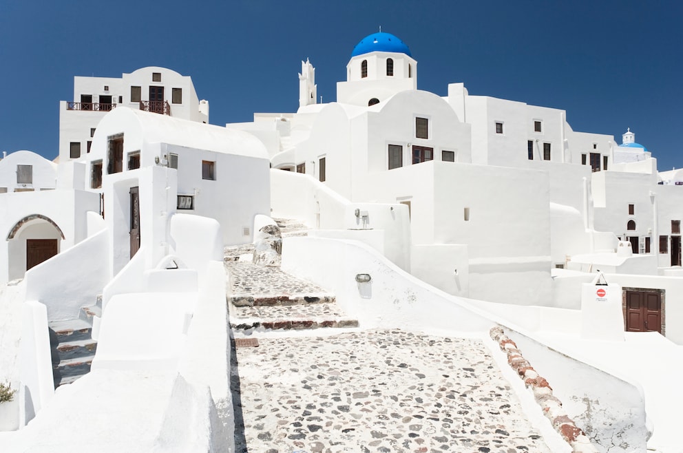 Why Houses in Greece Are Often Painted White and Blue