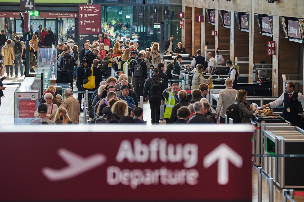 This Is the Shortest Security Checkpoint Line - TRAVELBOOK