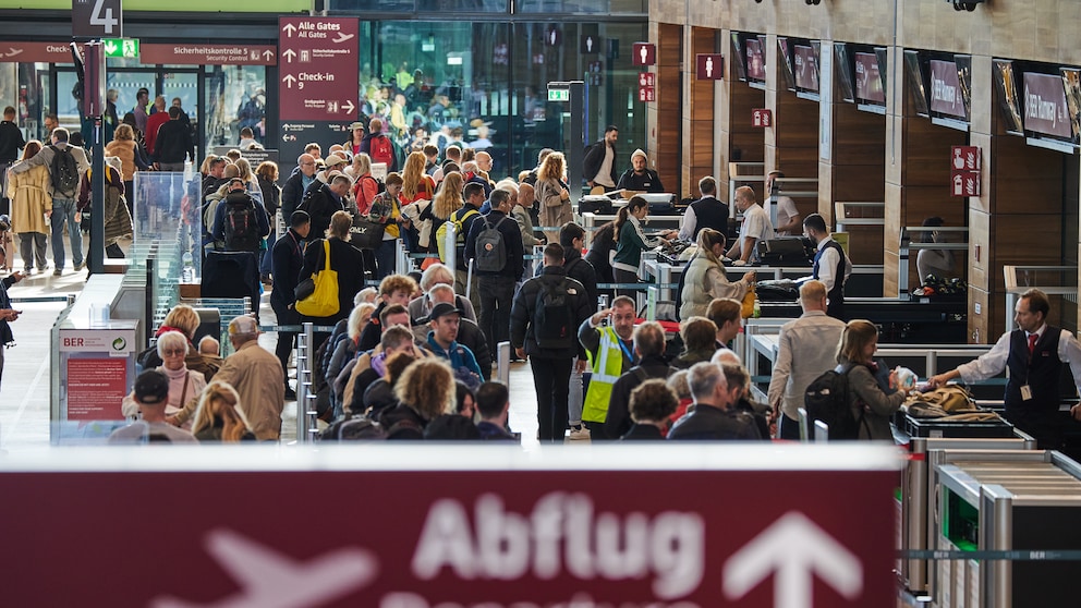 This Is the Shortest Security Checkpoint Line - TRAVELBOOK